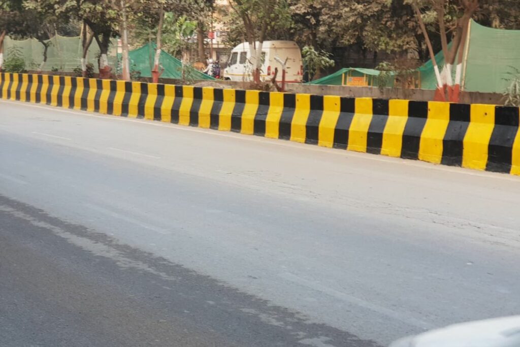 Viral News: Do you know why road divider is painted in black and yellow ...