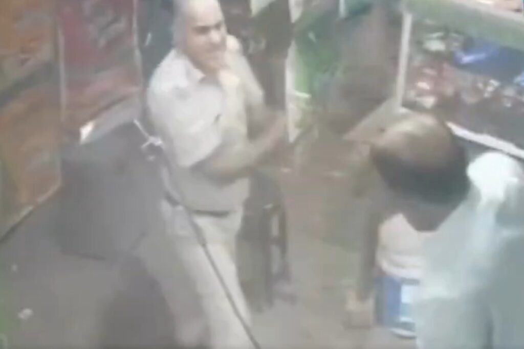 Rajasthan Viral Video: Arrogance ! ASI Brutally Assaults Shopkeeper ...