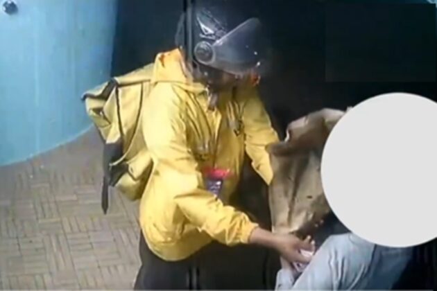 Viral Video: Blinkit Delivery Guy Accused Of Harassment, Girl Questions ...